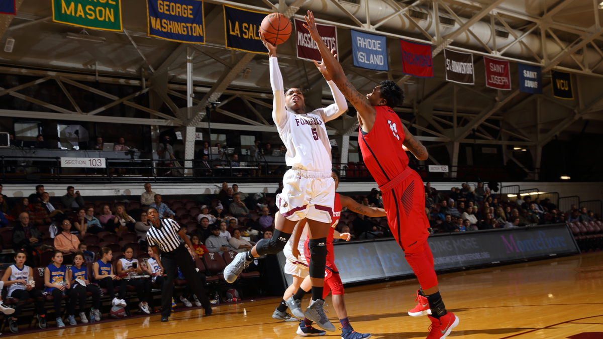 Davis, Defense Lead Women's Basketball to 43-38 Win at Richmond