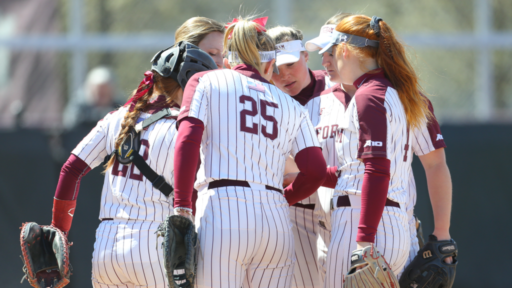 Softball Sweeps St. Bonaventure on Wednesday