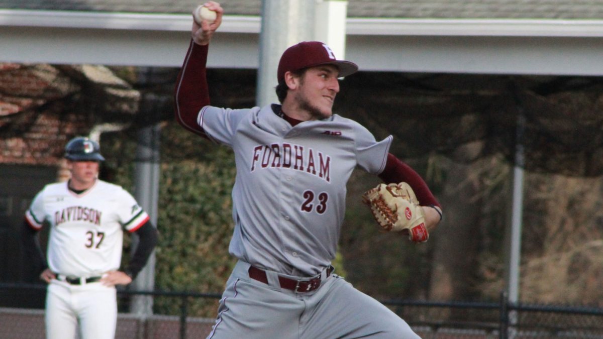 Baseball Sweeps Doubleheader at UMass