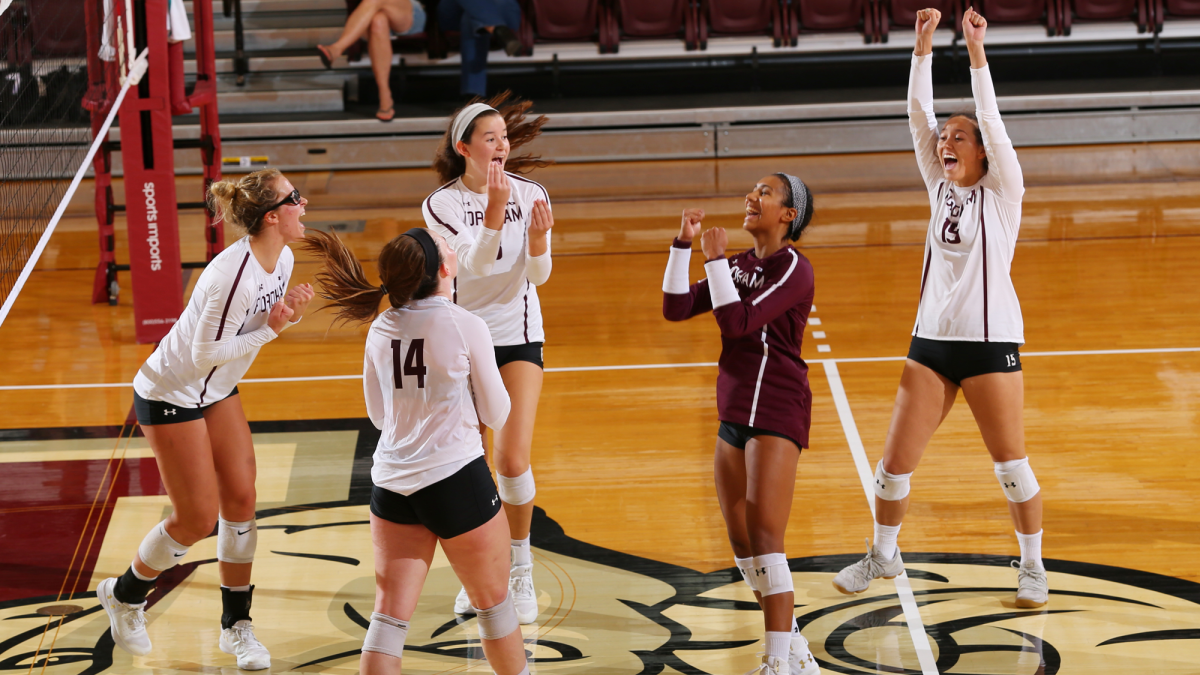 Volleyball Snaps Skid with Four-Set Win at George Washington