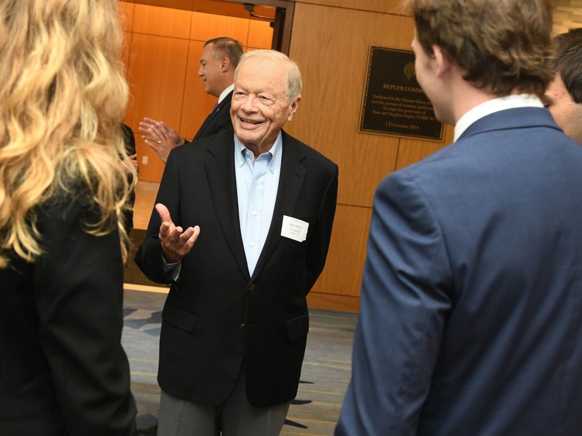 Cunniffe Meets New Scholars at Luncheon