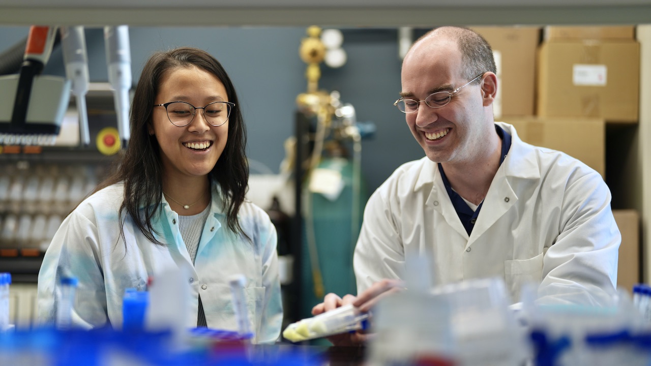Chemistry Grad Gives Advice to Girls in STEM